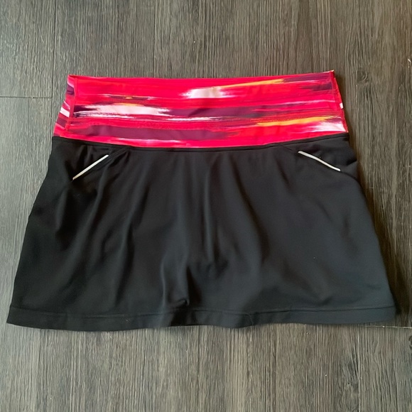 Athleta | Skirts | Athleta Black And Red Patterned Relay Skort Size Medium | Poshmark